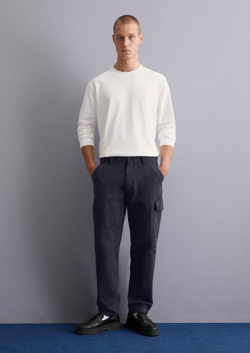 Cargo broek tapered gemaakt van biologisch keperstof katoen - blauw ...