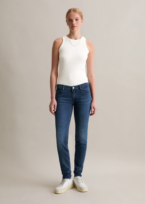 Jeans modello Alva slim in misto cotone biologico - blu | Donna | MARC ...