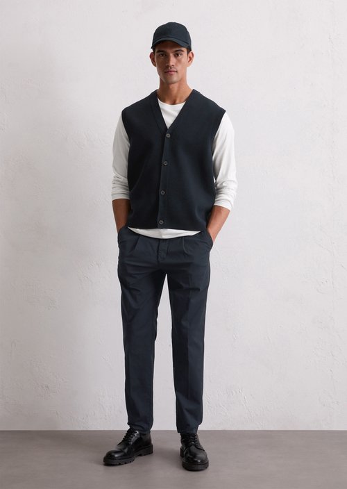 Pants model Morot jogger pleats made from organic cotton twill stretch ...