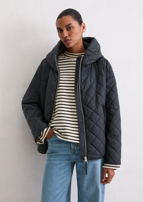 Relaxte gewatteerde jas met capuchon gemaakt van gerecycled polyester - blauw | Gewatteerde ...