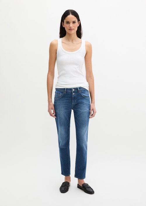 Vaqueros modelo Theda boyfriend cropped con dos botones - azul | Ajuste ...