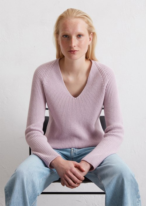 Pull en tricot col V slim en fil de coton doux - lilas | Pulls en maille grossière | MARC O’POLO