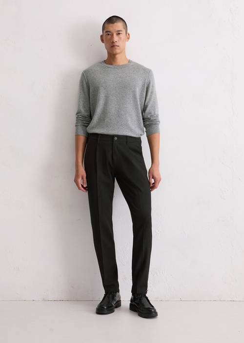 Pantaloni Modello Osby Jogger pieghe affusolate in misto lana vergine ...