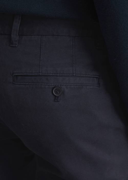 Chino model Osby zwężane wykonana z mieszanki bawełny organicznej ...