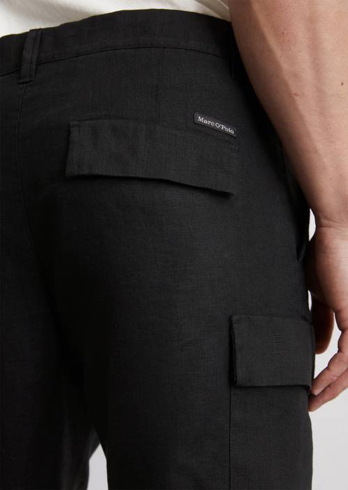 Pantaloncini modello Eksjö Cargo rilassati in puro lino - nero | Lino ...