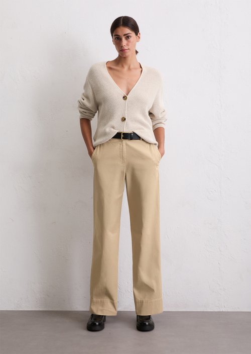 Chino modèle Lande large en sergé de coton organique extensible - beige ...